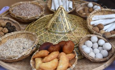 21 Best Street Foods In Guwahati Not To Miss! | Oddessemania