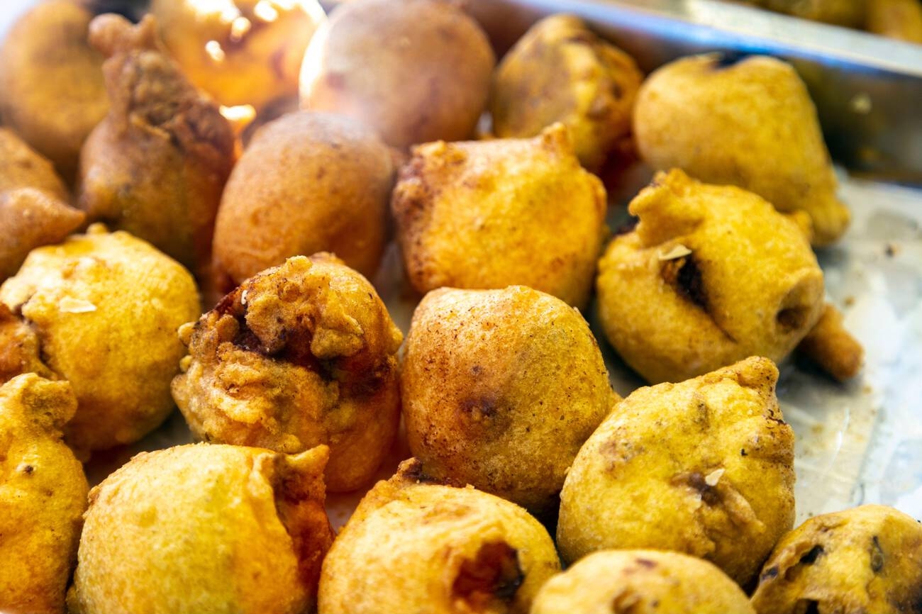 21 Best Street Foods In Guwahati Not To Miss! | Oddessemania