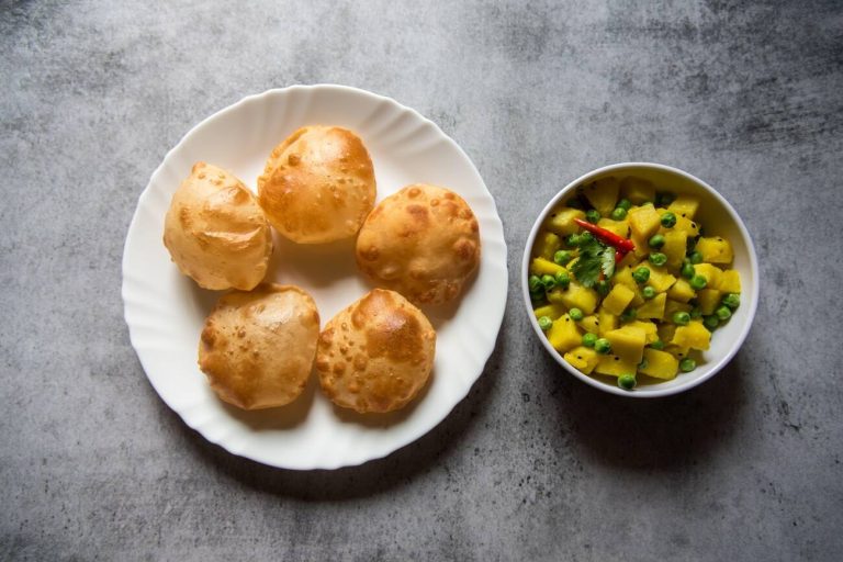 21 Best Street Foods In Guwahati Not To Miss! | Oddessemania