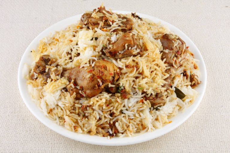 21 Best Street Foods In Guwahati Not To Miss! | Oddessemania