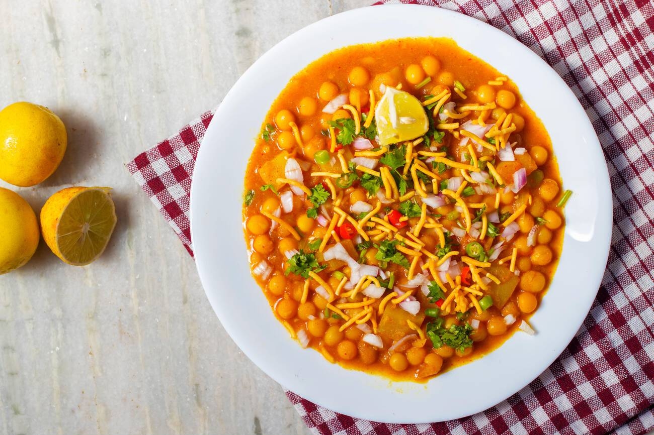 21 Best Street Foods In Guwahati Not To Miss! | Oddessemania