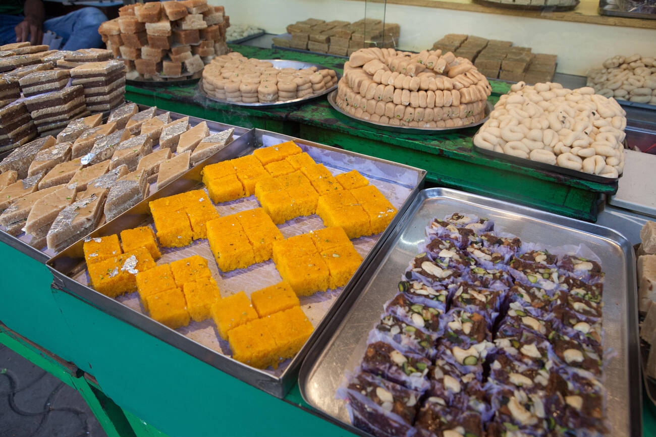 21 Best Street Foods In Guwahati Not To Miss! | Oddessemania