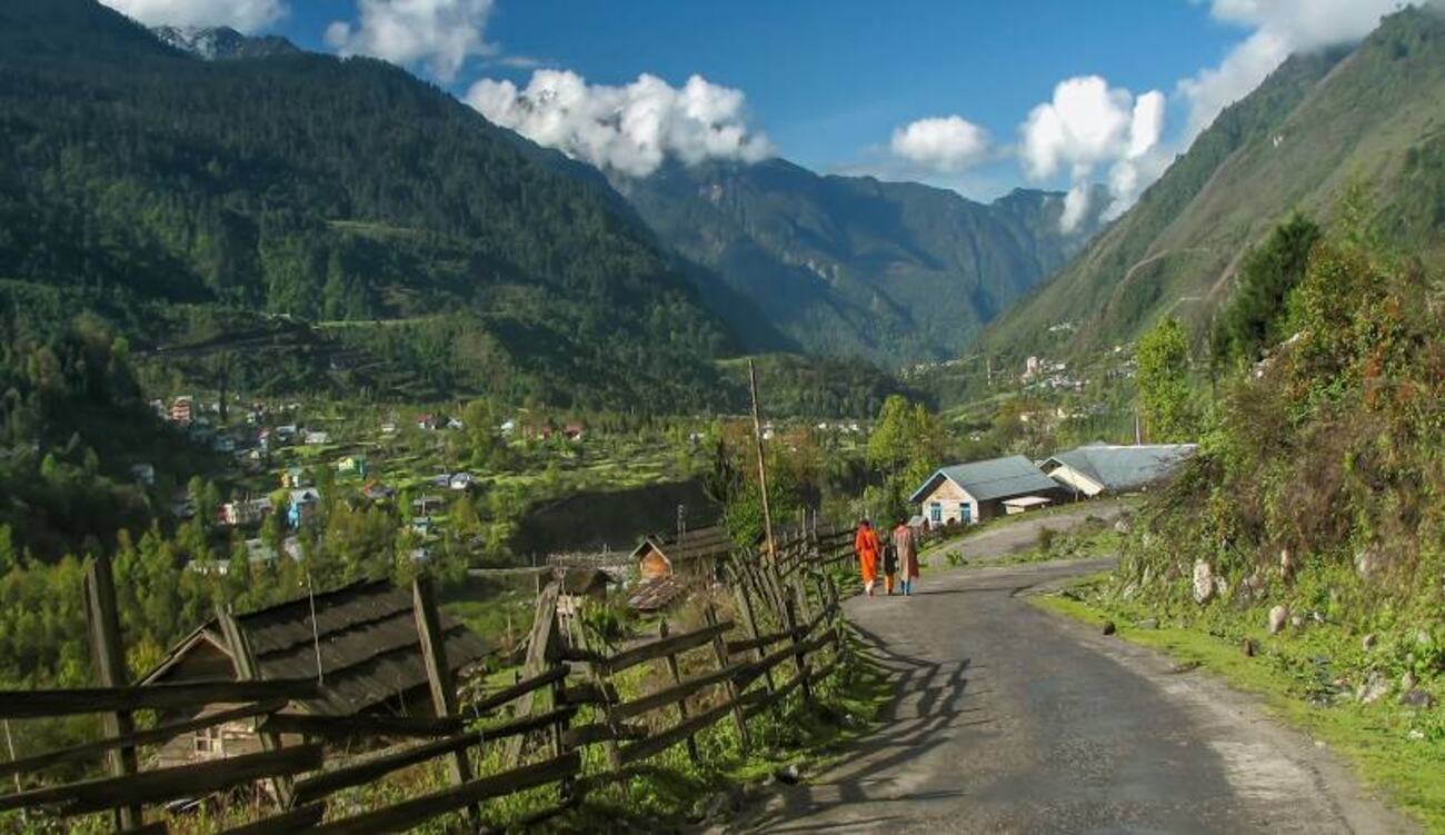 Experiencing Sikkim Snowfall : 8 Beautiful Destinations | Oddessemania
